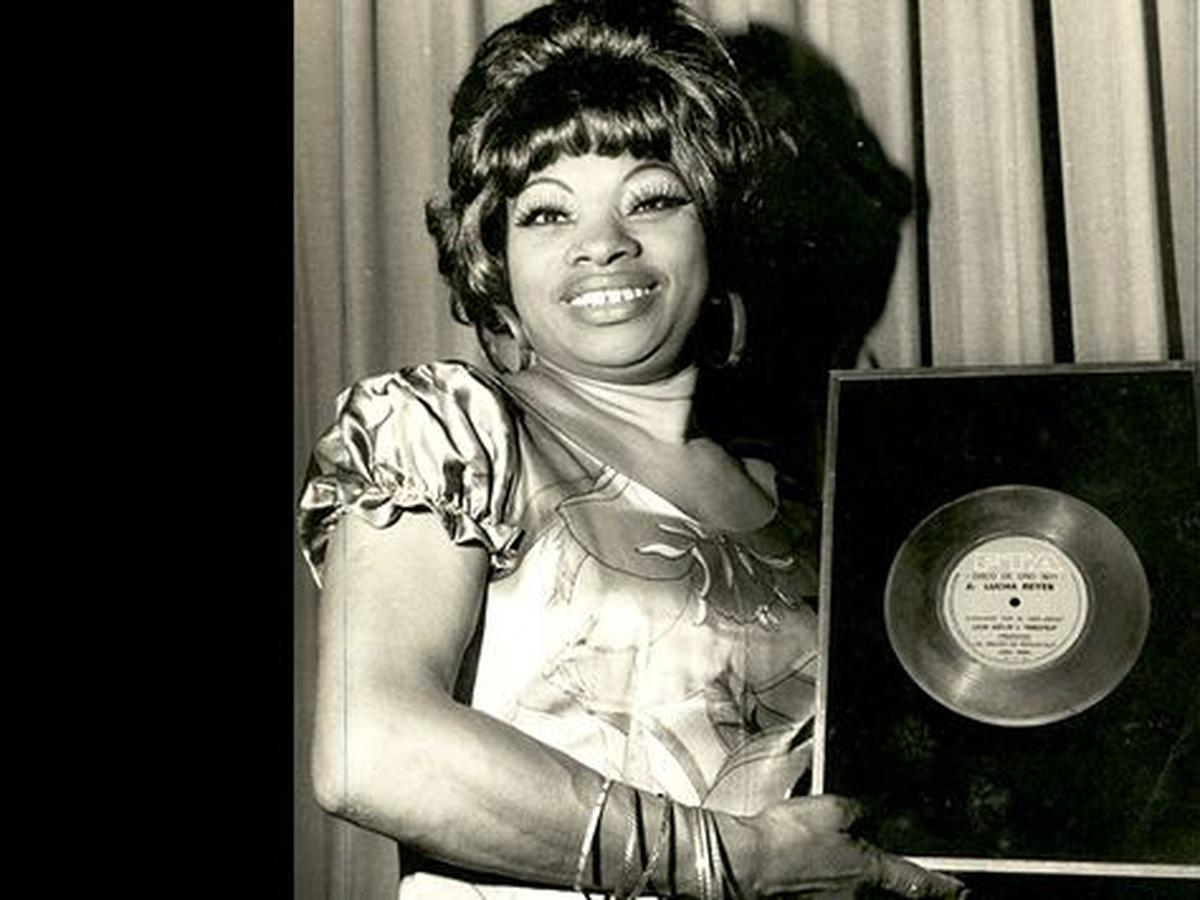 Hoy 31 de octubre recordamos el fallecimiento de la cantante peruana ...